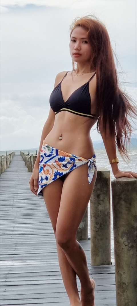 Beautiful Filipina seaside | Scrolller