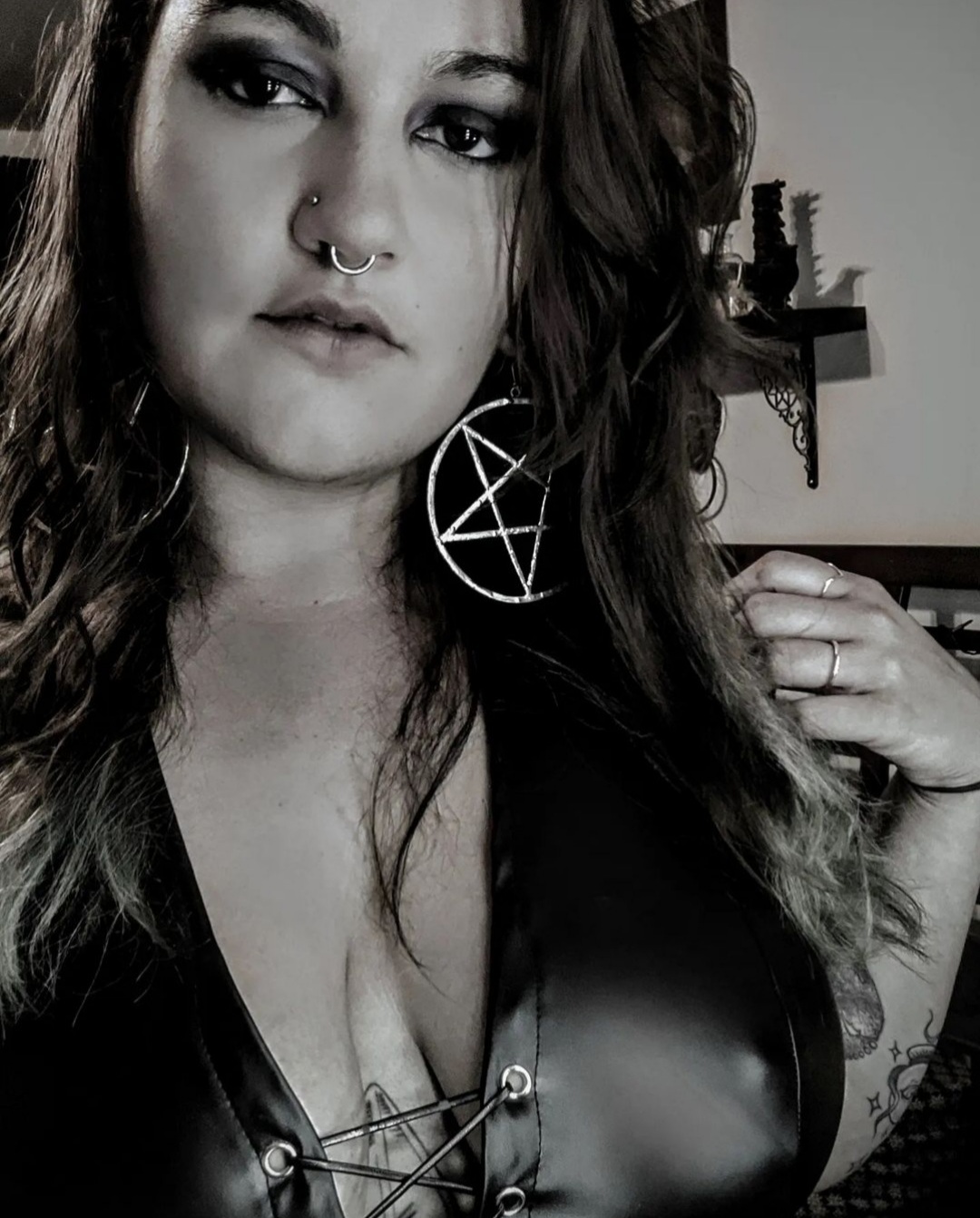 Beautiful gap in between these saggy juggs | Scrolller