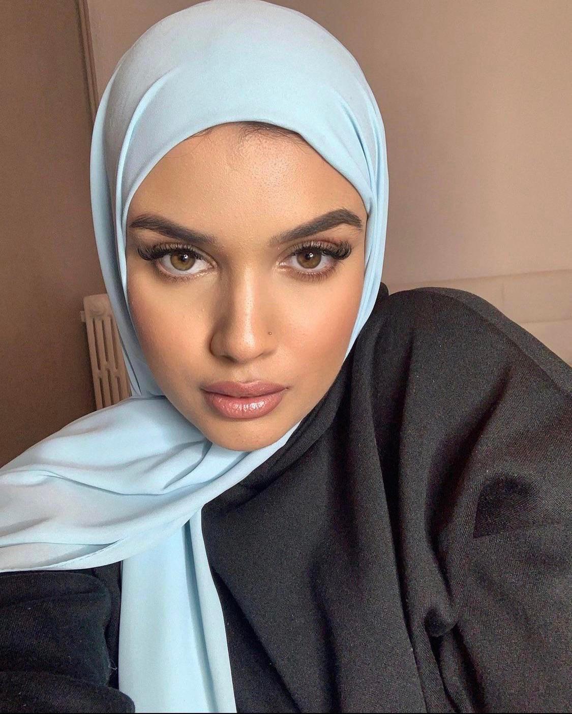 Beautiful hijabi face | Scrolller