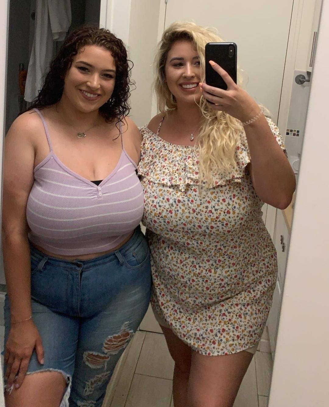 Beautiful sisters | Scrolller