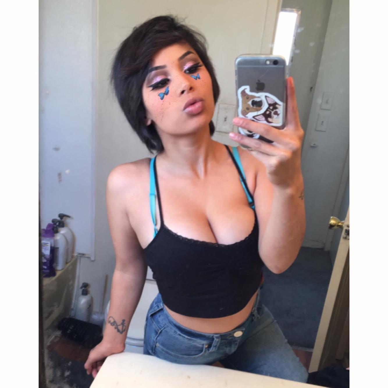 Beautiful tease | Scrolller