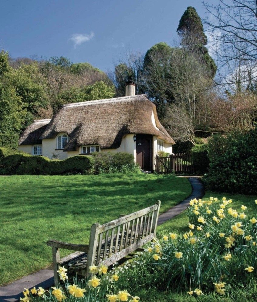 Beautiful thatched cottage, Selworthy. | Scrolller