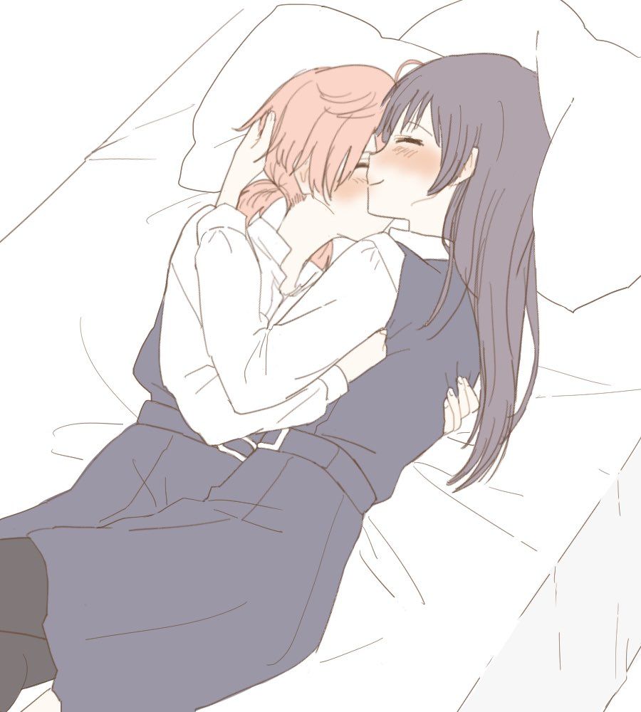 Bed cuddles | Scrolller