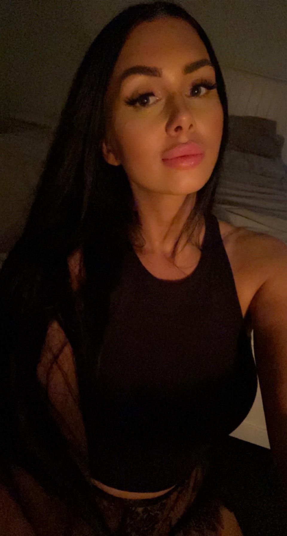 Bedtime selfie 33f | Scrolller