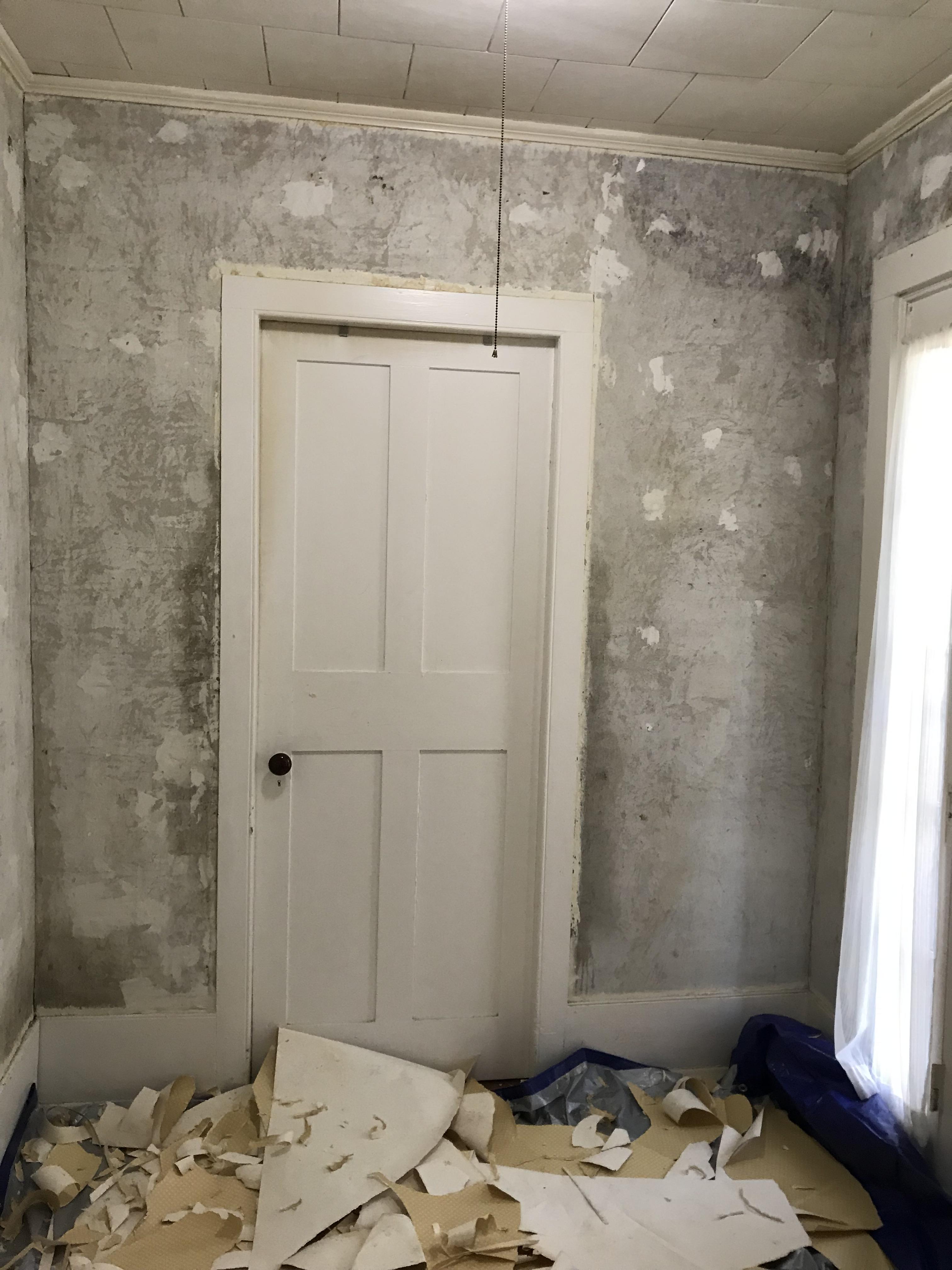 Behind the wallpaper! 1820’s Cape Cod Colonial. | Scrolller
