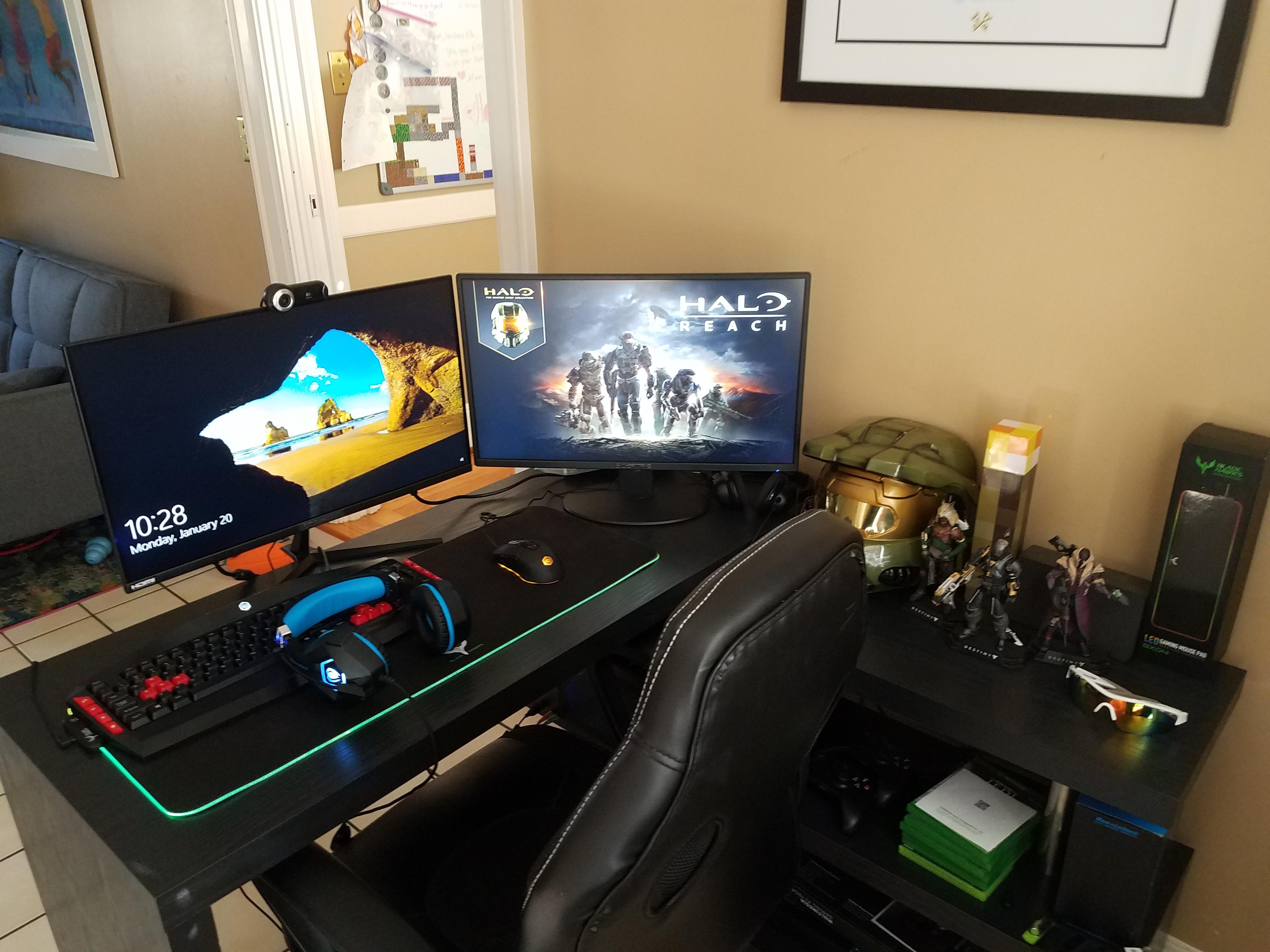 BEHOLD! My stuff | Scrolller