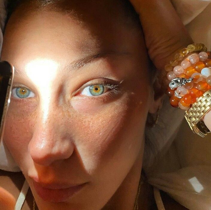 Bella Hadid Scrolller