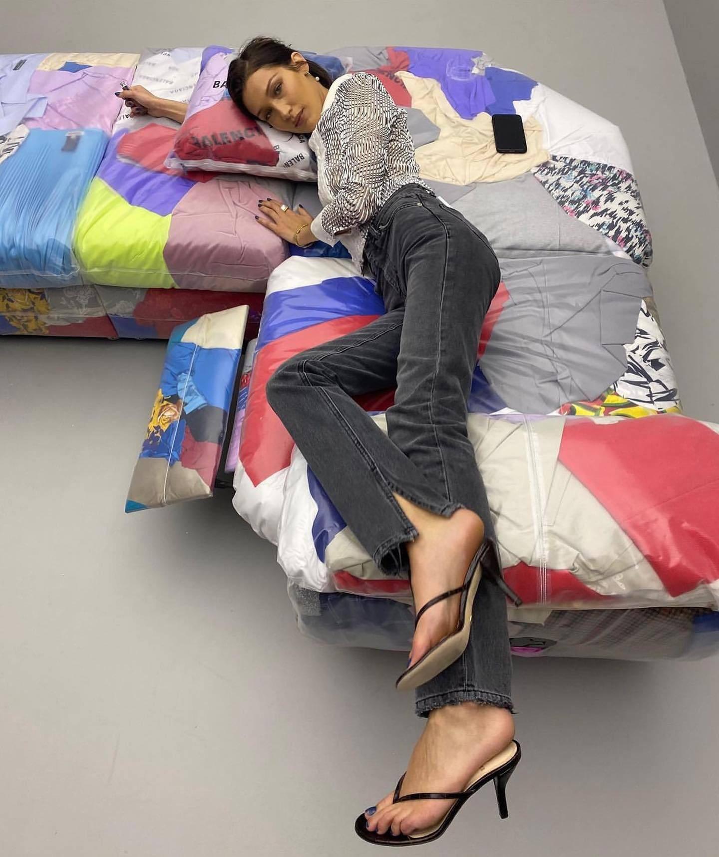 Bella Hadid Scrolller