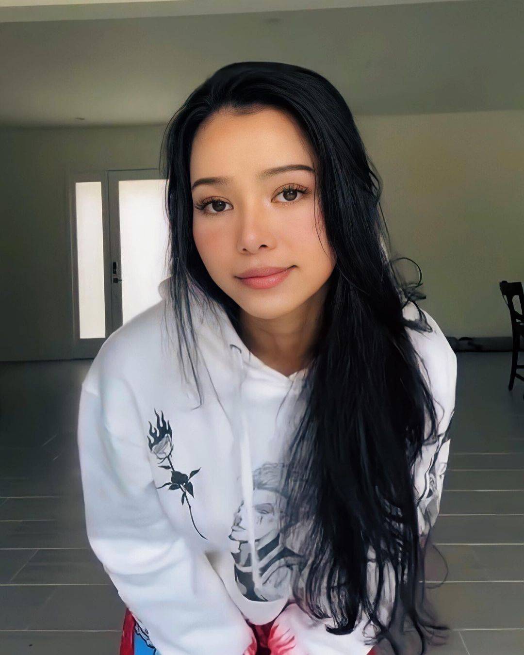 Bella Poarch (irtr) | Scrolller