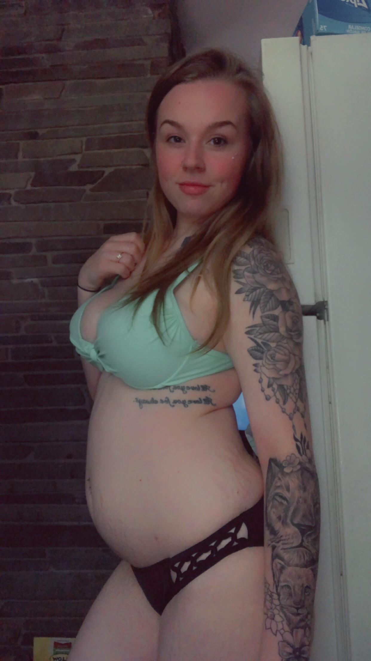 Belly starting to poke through 😍 | Scrolller