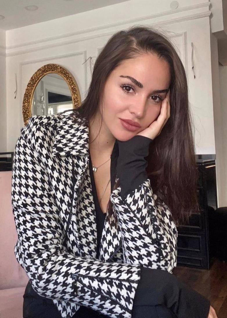 Berna Keklikler | Scrolller