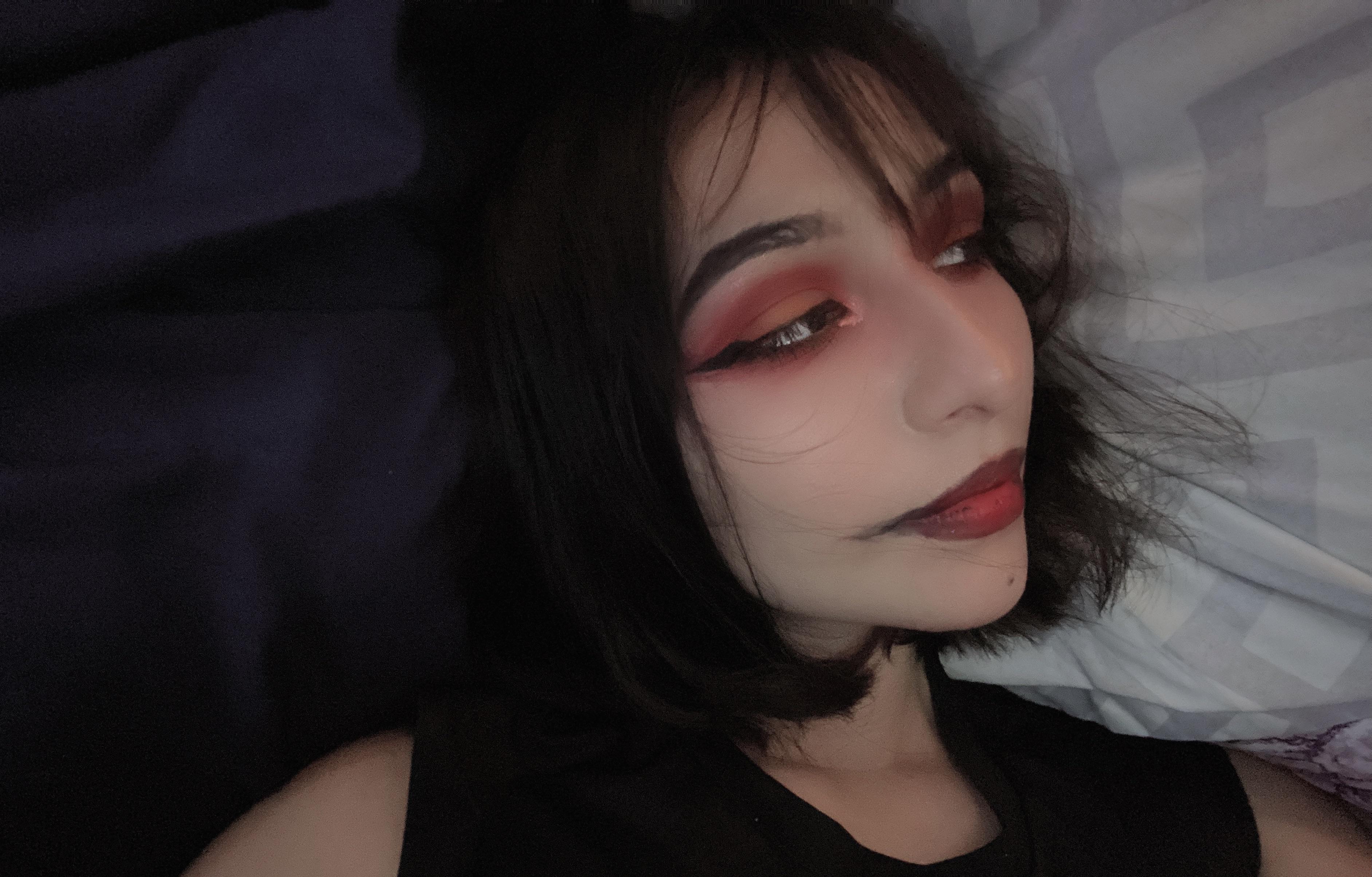 (Better) photo of makeup at 2Am | Scrolller