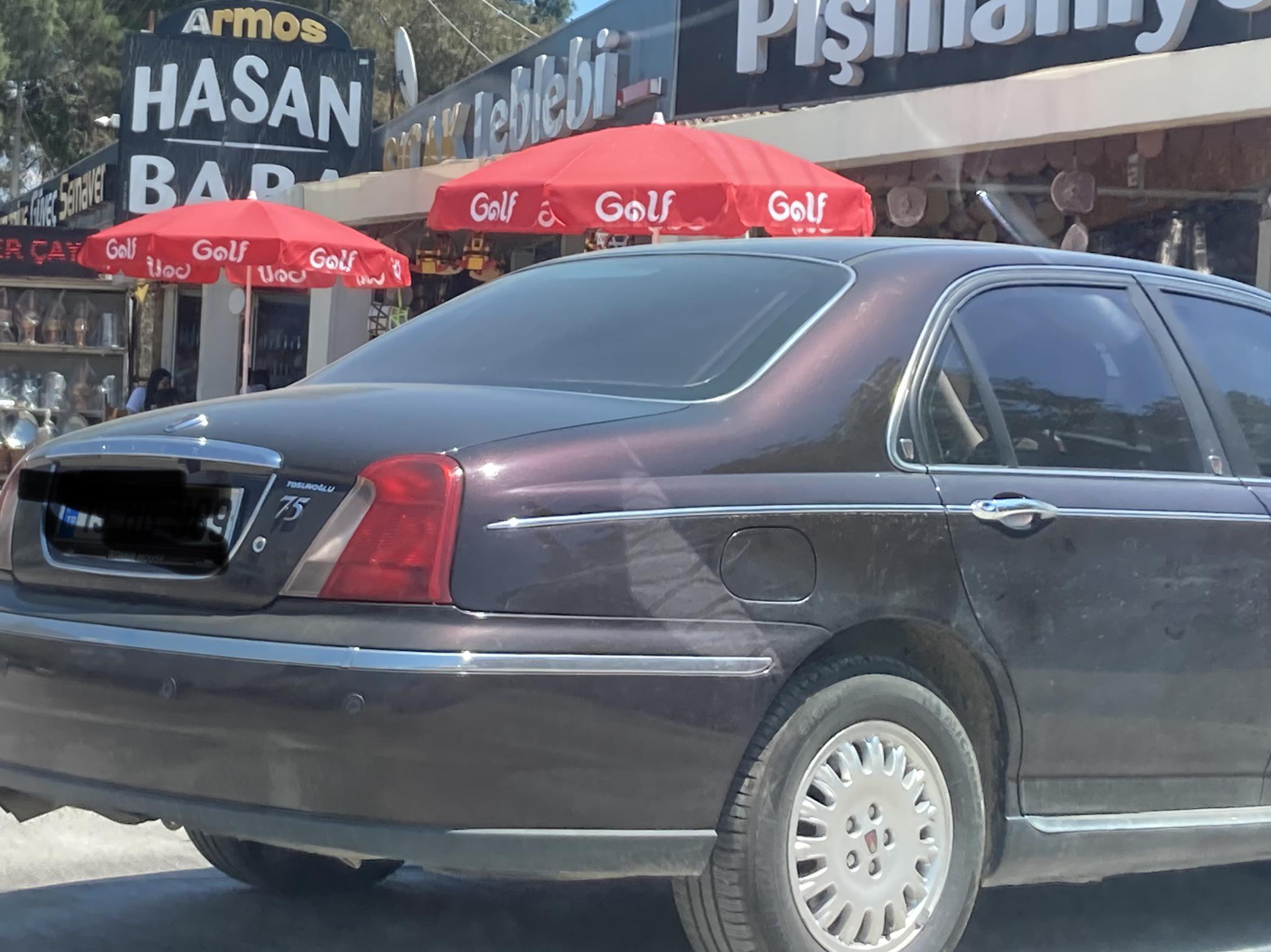 Beyler bu araba hangi marka olabilir daha guzel cekme imkanim yoktu | Scrolller