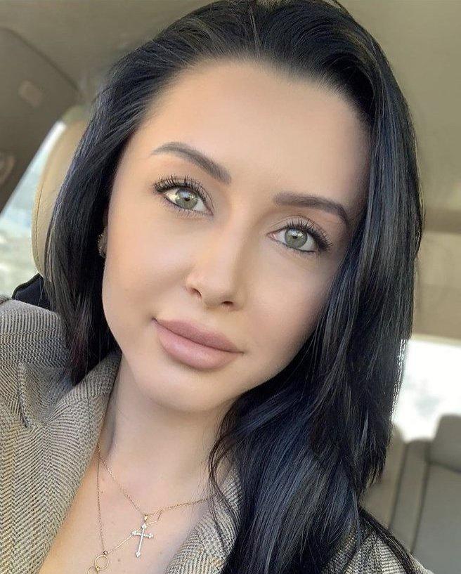 Bianca, instagrameriță | Scrolller