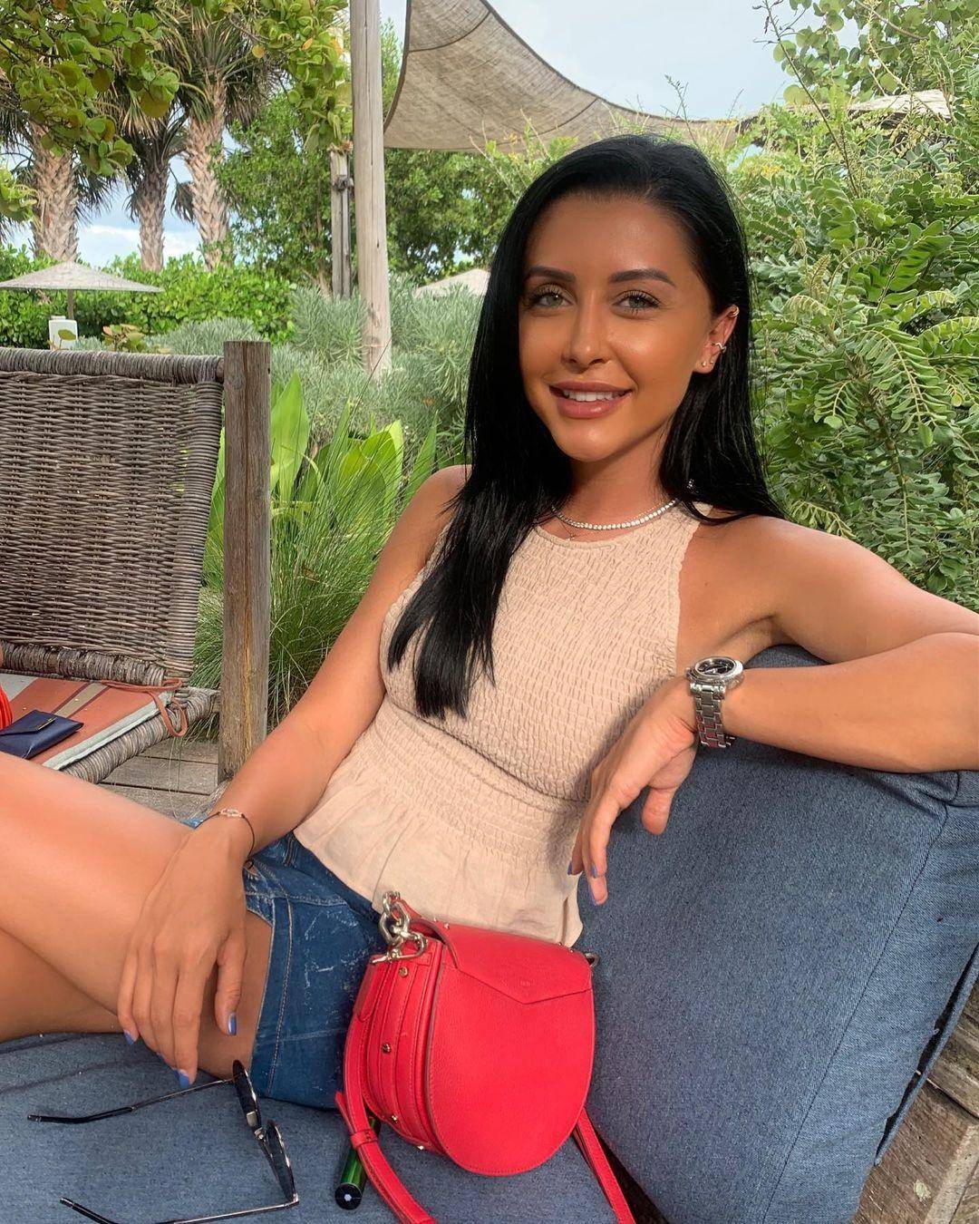 Bianca, instagrameriță | Scrolller