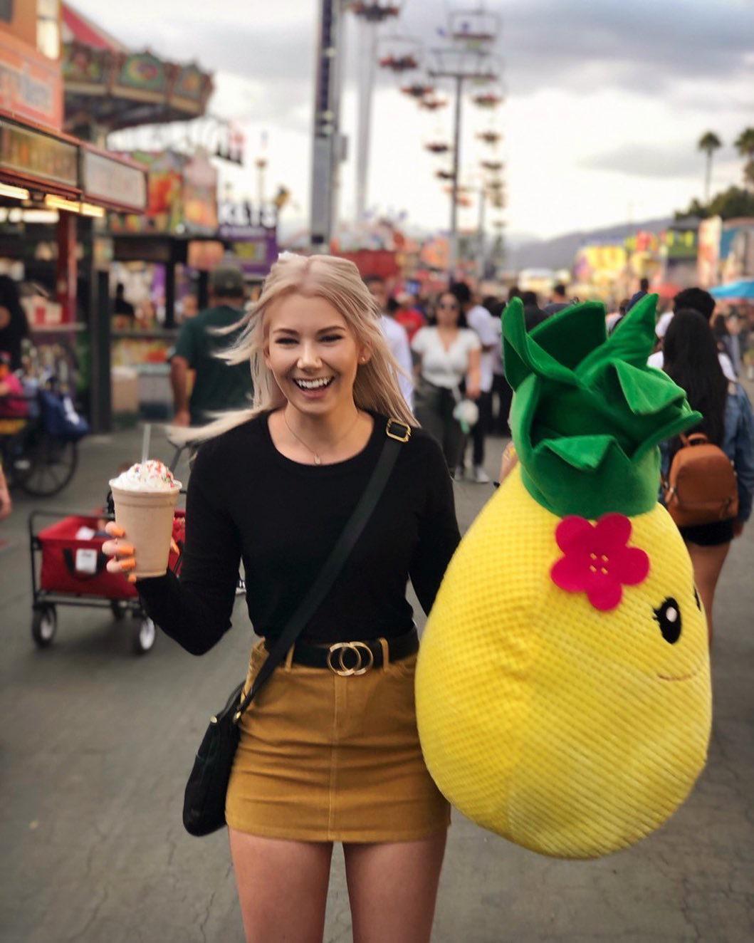 Big Ass Pineapple Scrolller