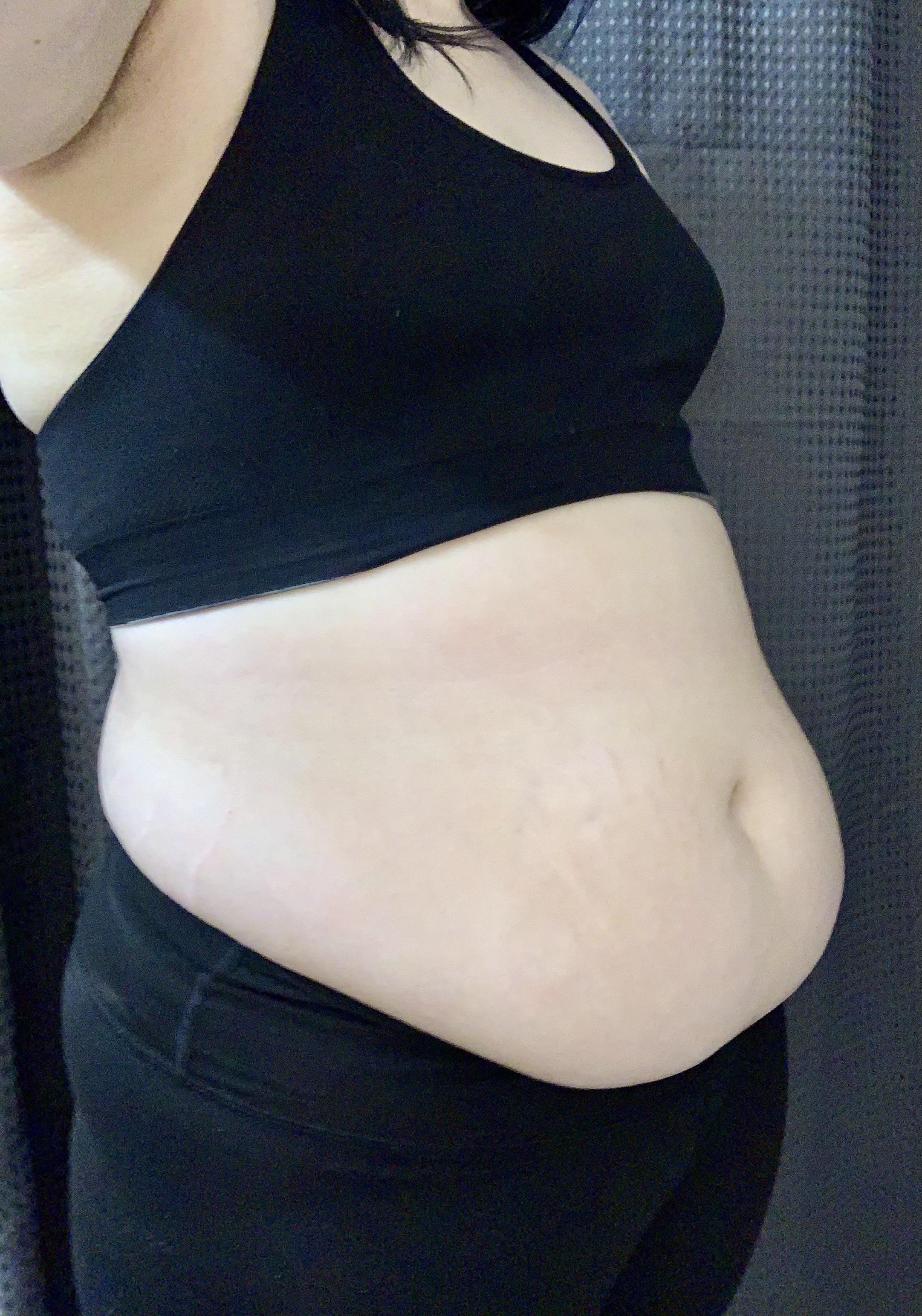 Big bellies and crop tops | Scrolller