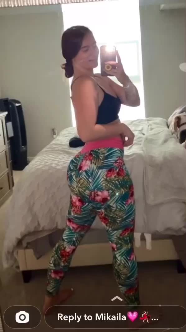 Big Jiggly Donk | Scrolller