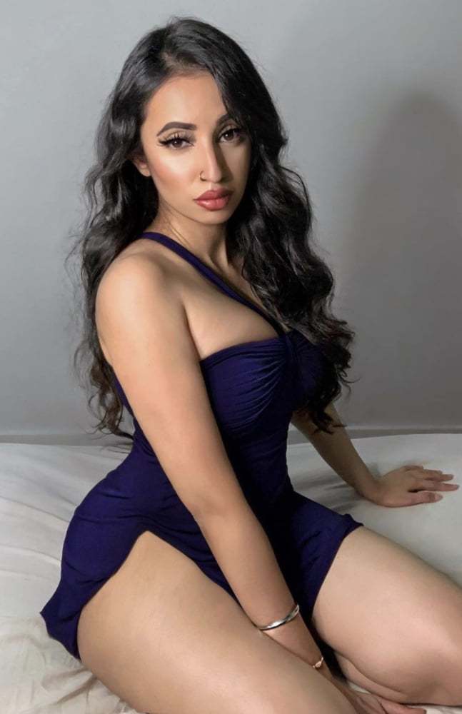 Big phat ass. huge rack, thin waist and nice plump lips for optimal sucking cocks | Scrolller