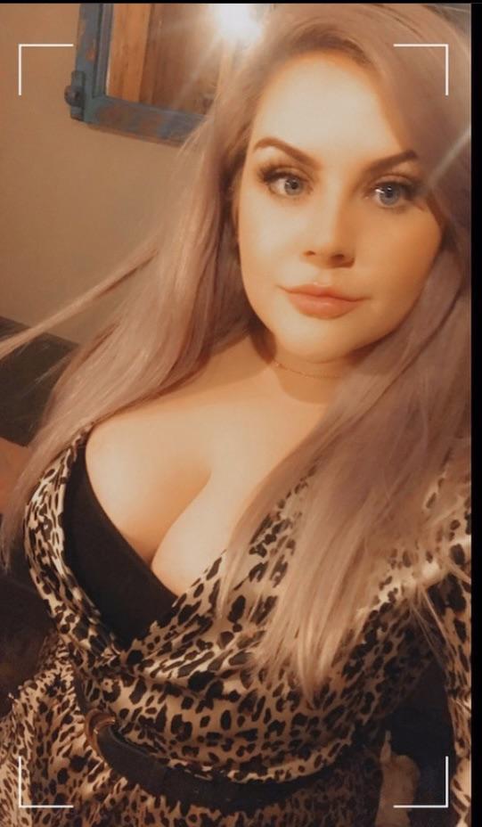 Big tits help | Scrolller