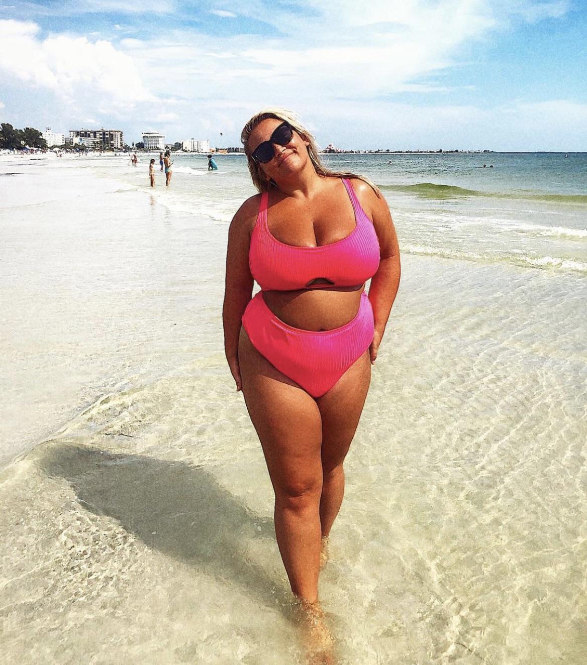 Dangerous curves | Scrolller