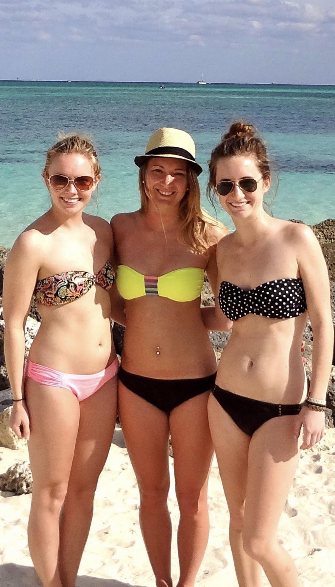 Bikini cuties [3] | Scrolller