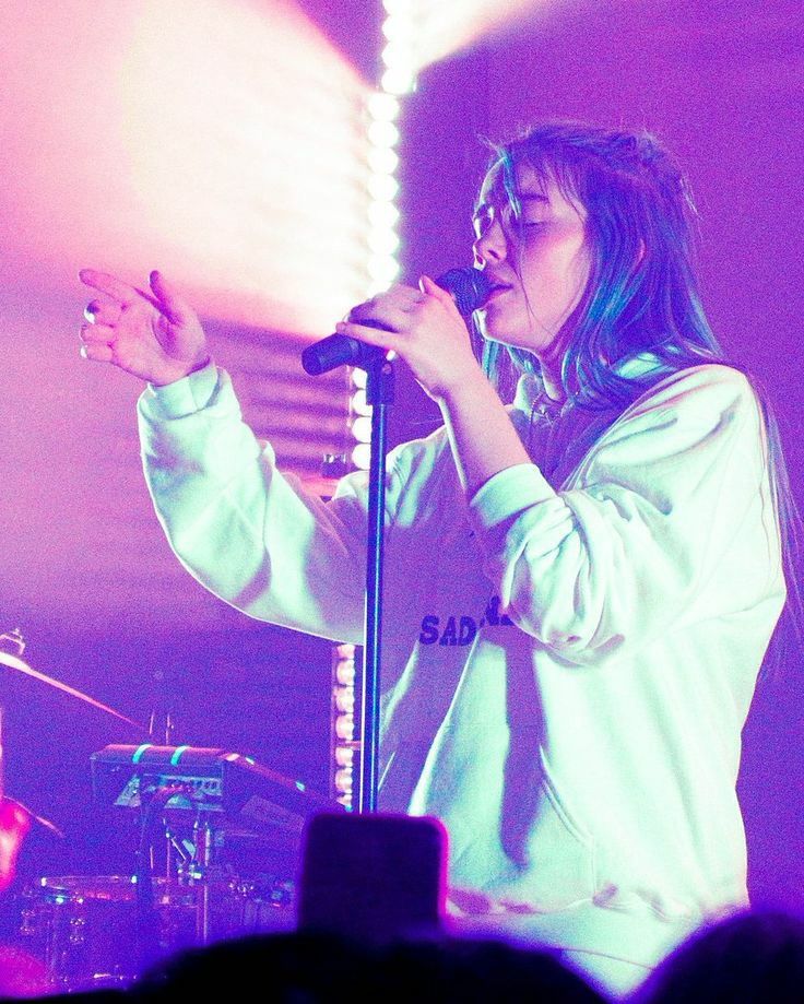 Billie singing | Scrolller