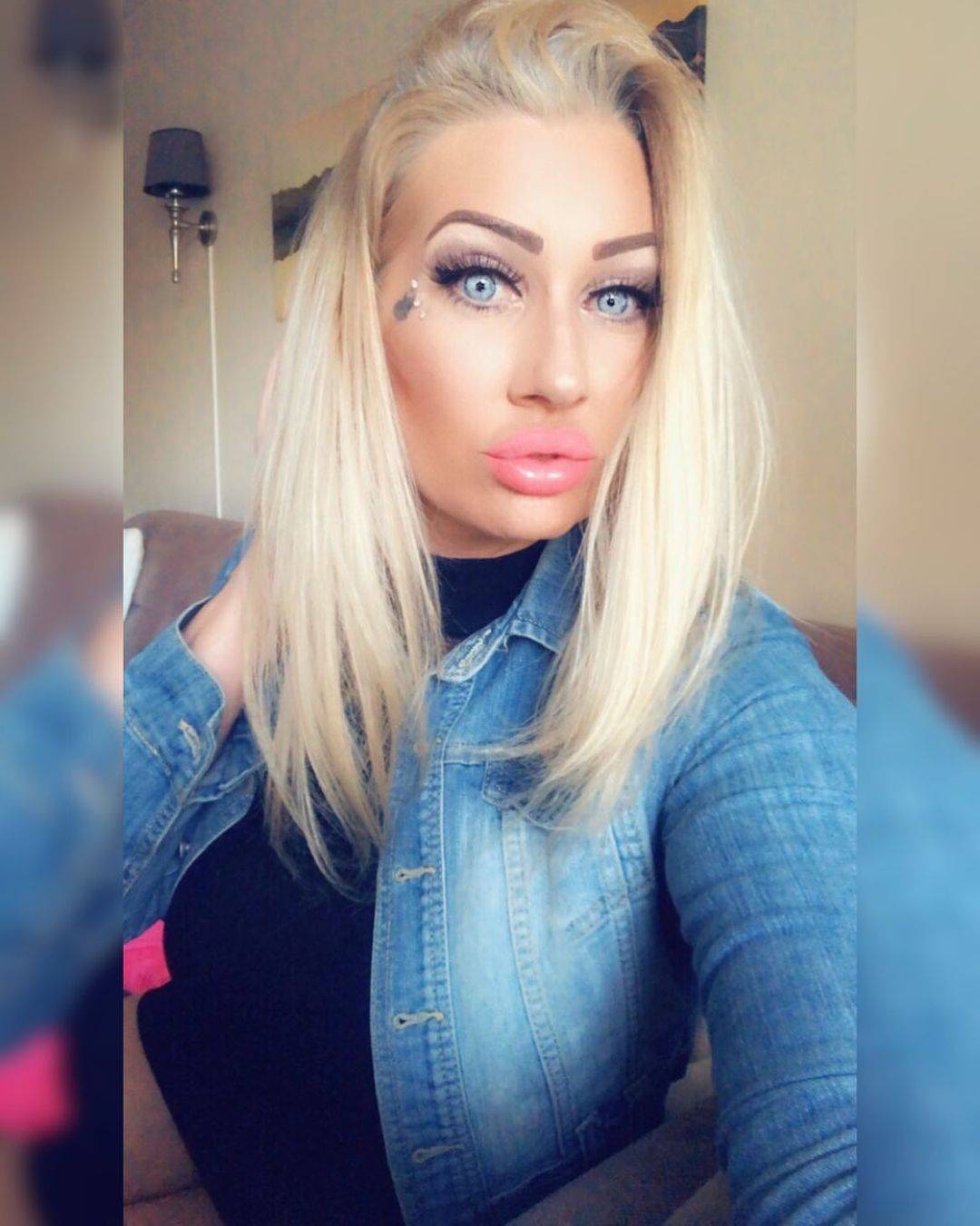 Bimbo Queen @nathalie_simos (IG) | Scrolller