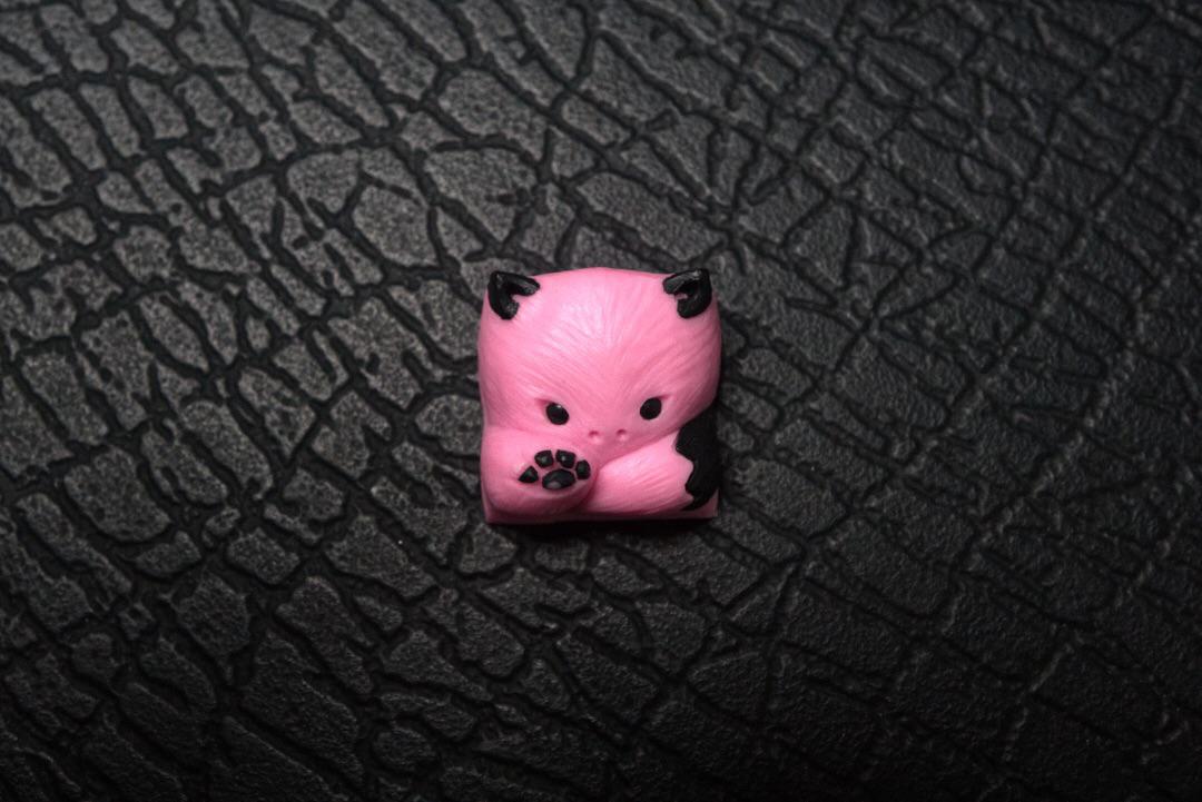 Black & Pink Keysune - Matae keycaps | Scrolller