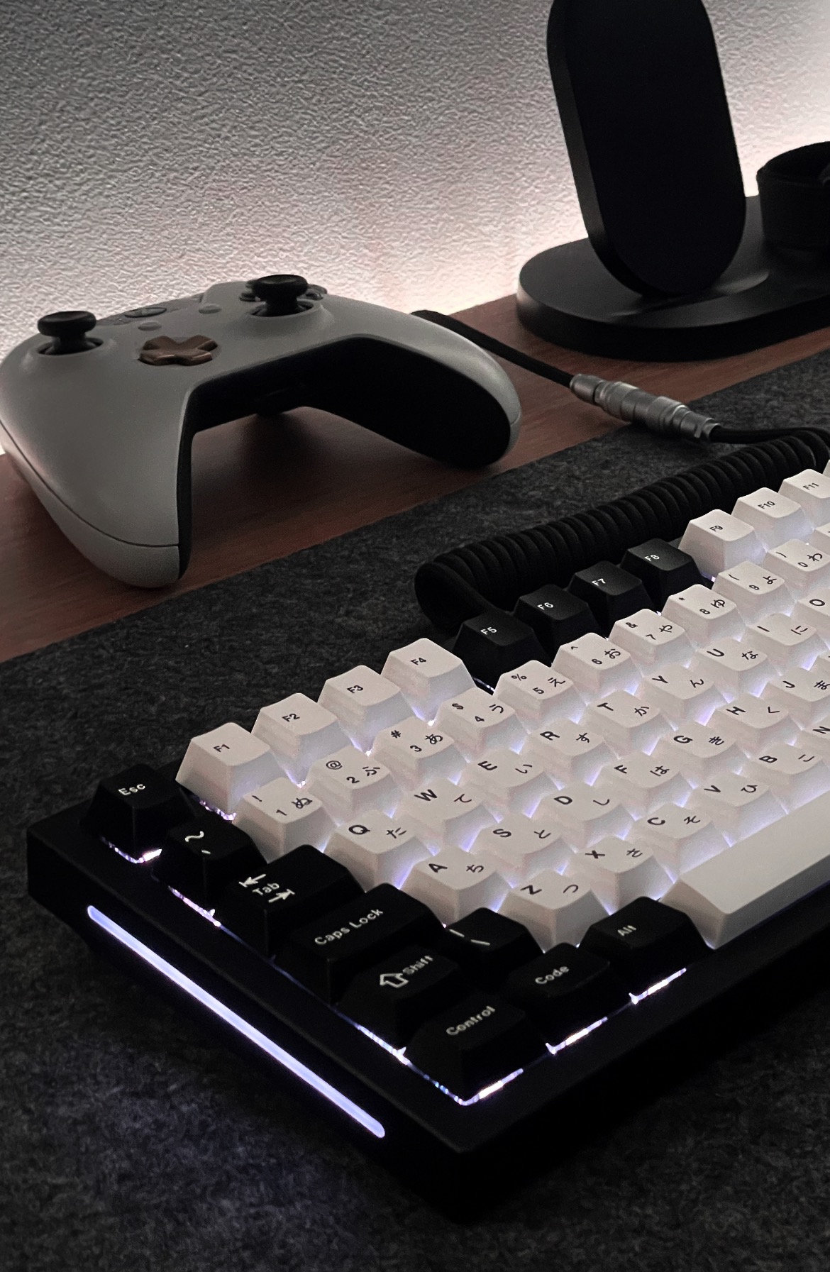 Black & White GMMK Pro | Scrolller