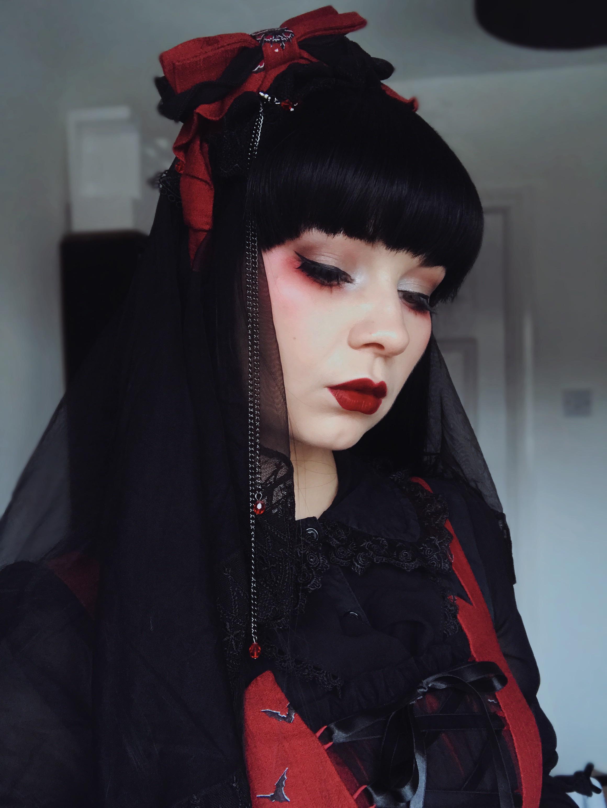 Black and red Gothic Lolita look | Scrolller