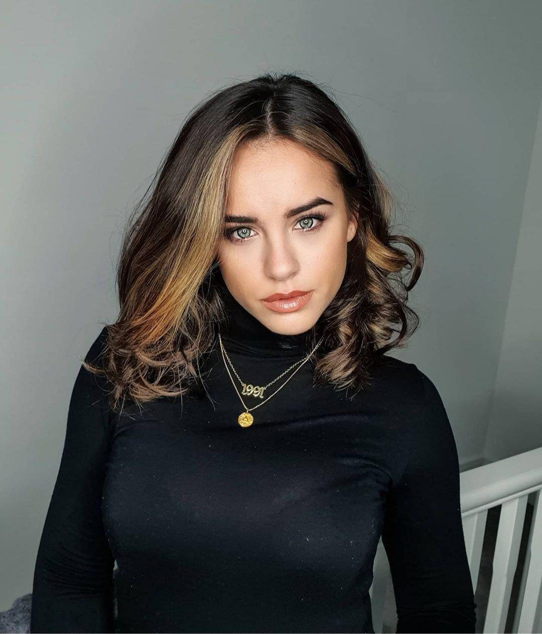 black bra | Scrolller