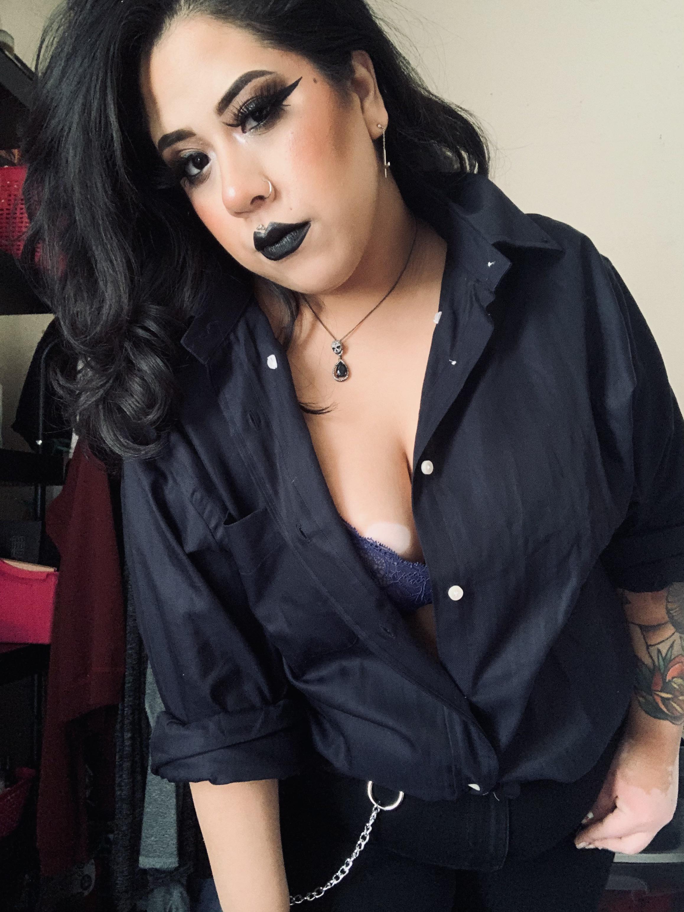 Black lipstick for the win. 🖤 | Scrolller