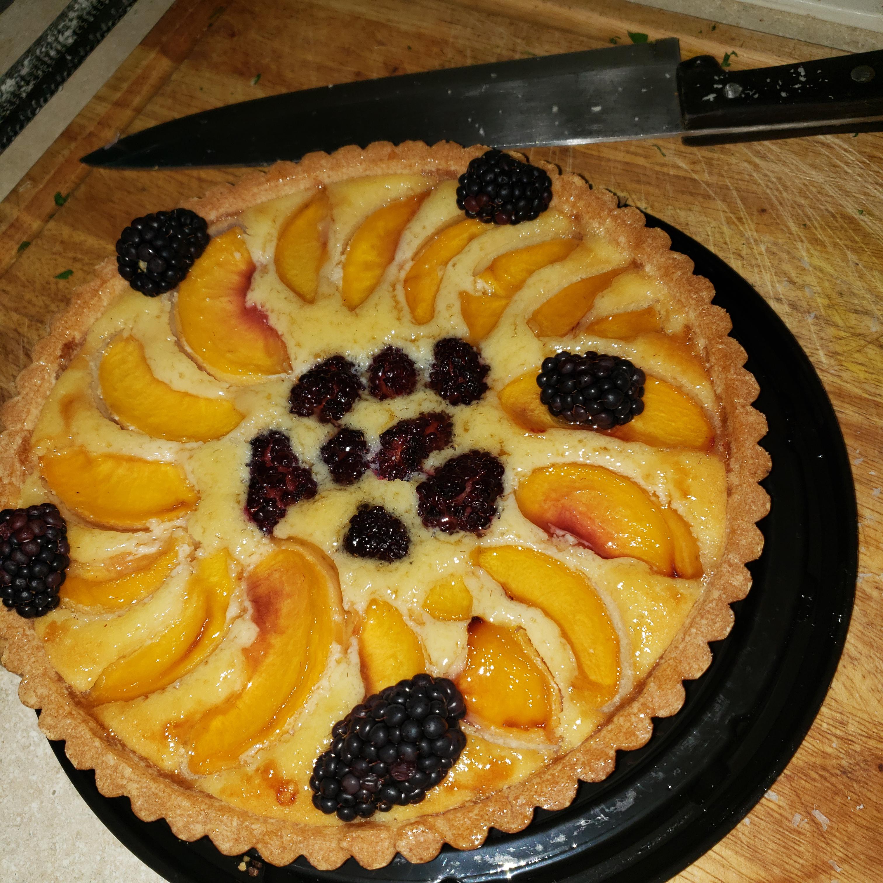Blackberry and peach fragipane tart | Scrolller