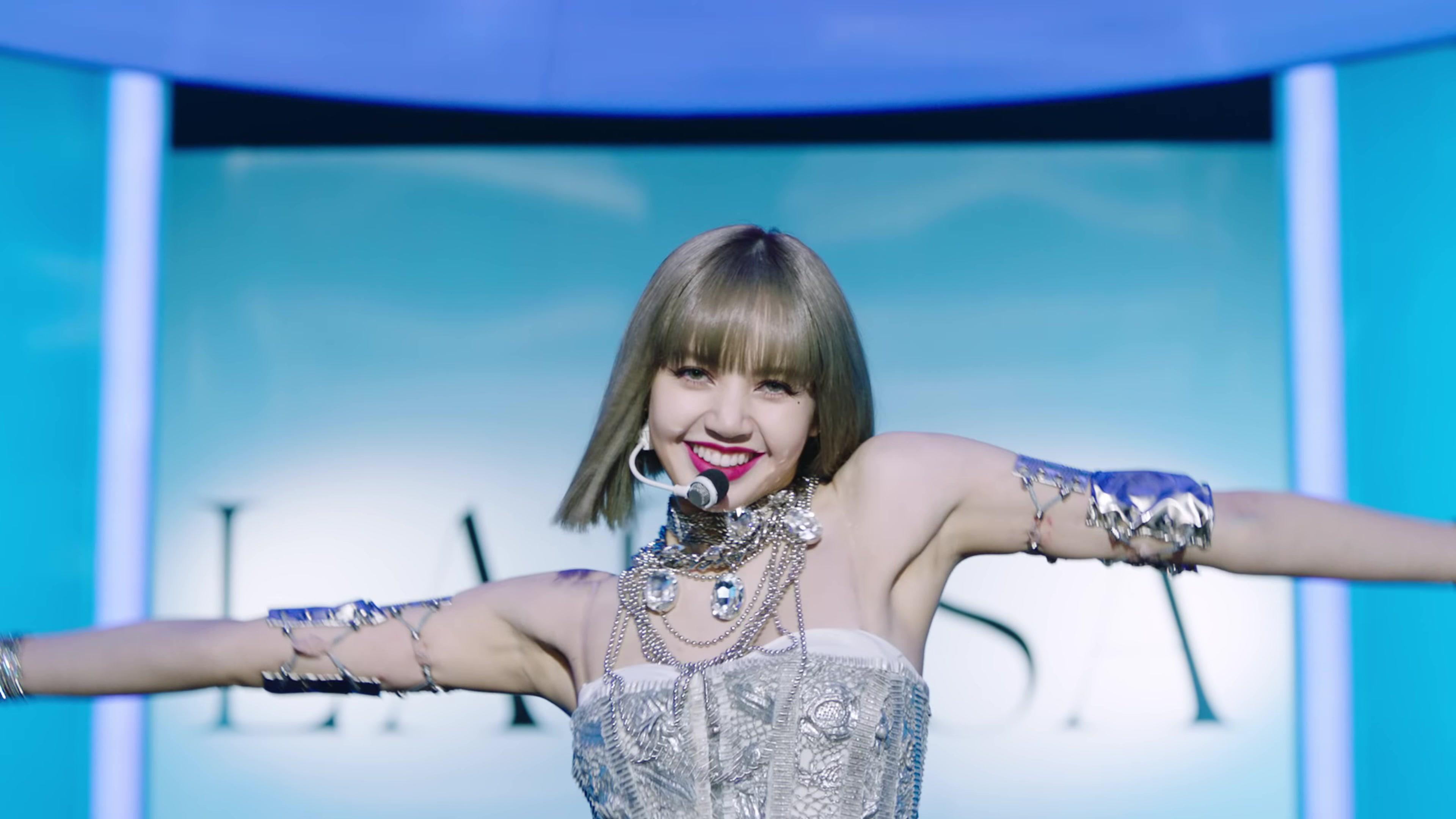 Blackpink - Lisa | Scrolller