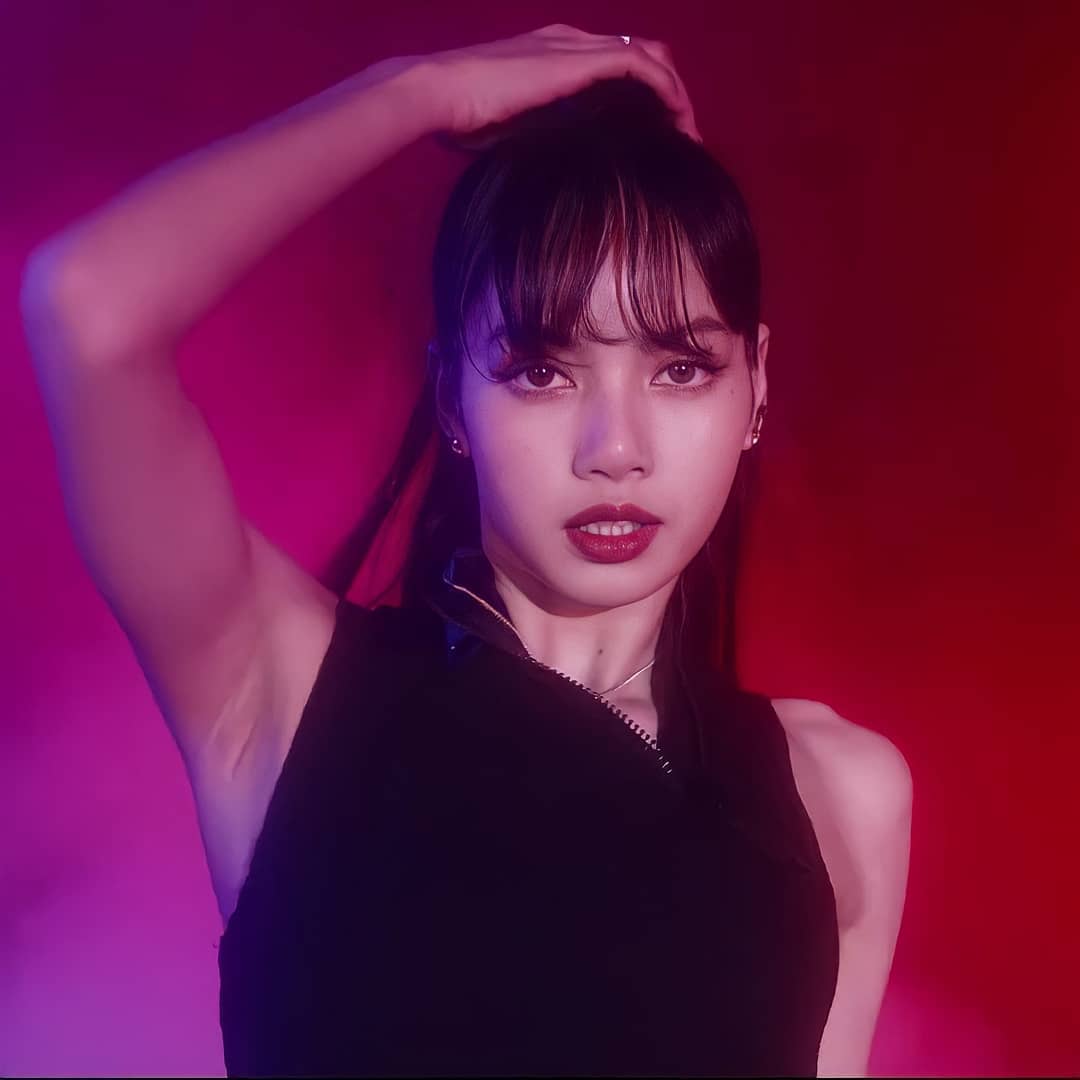 BlackPink - Lisa | Scrolller