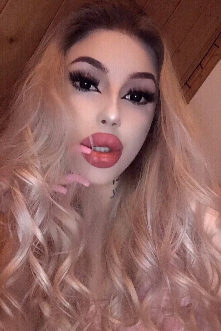 Blonde Princess👸🏼 Scrolller