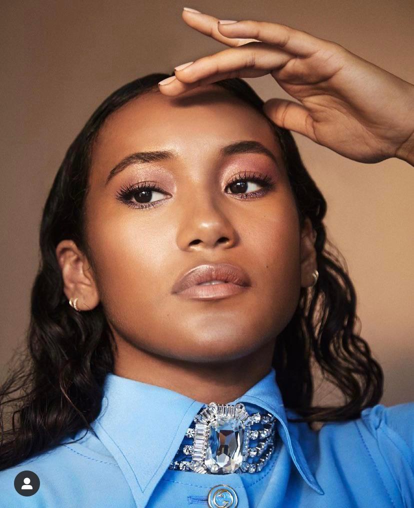 Blue collar | Scrolller