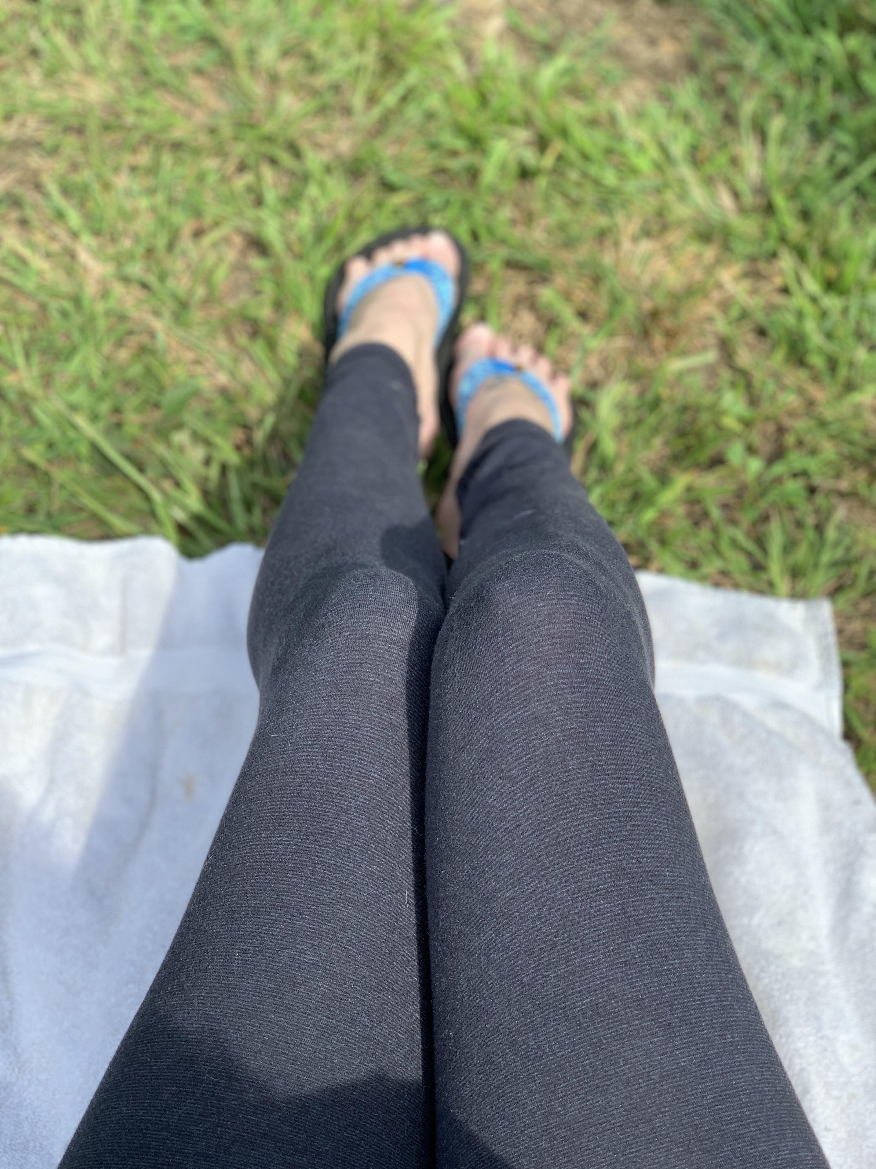 Blue leggings | Scrolller