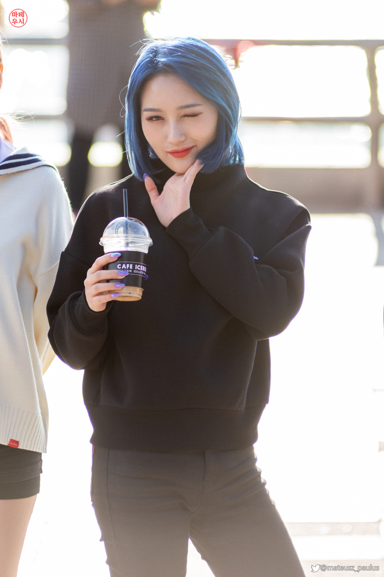 Blue Siyeon | Scrolller