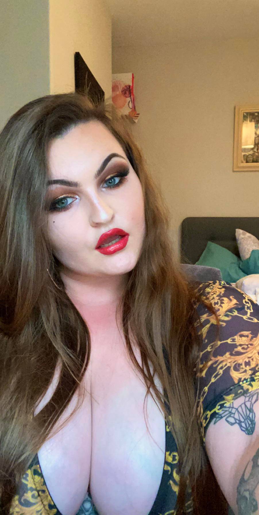 Blueee girl | Scrolller