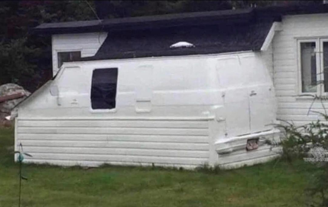 Blursed escape pod | Scrolller