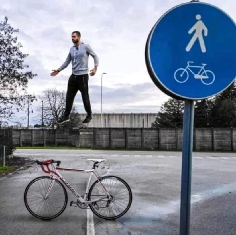 Blursed_sign | Scrolller