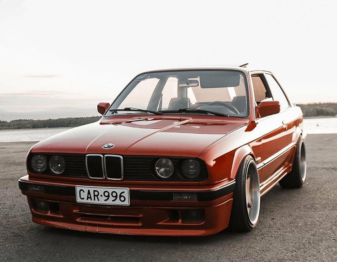 BMW E30 | Scrolller