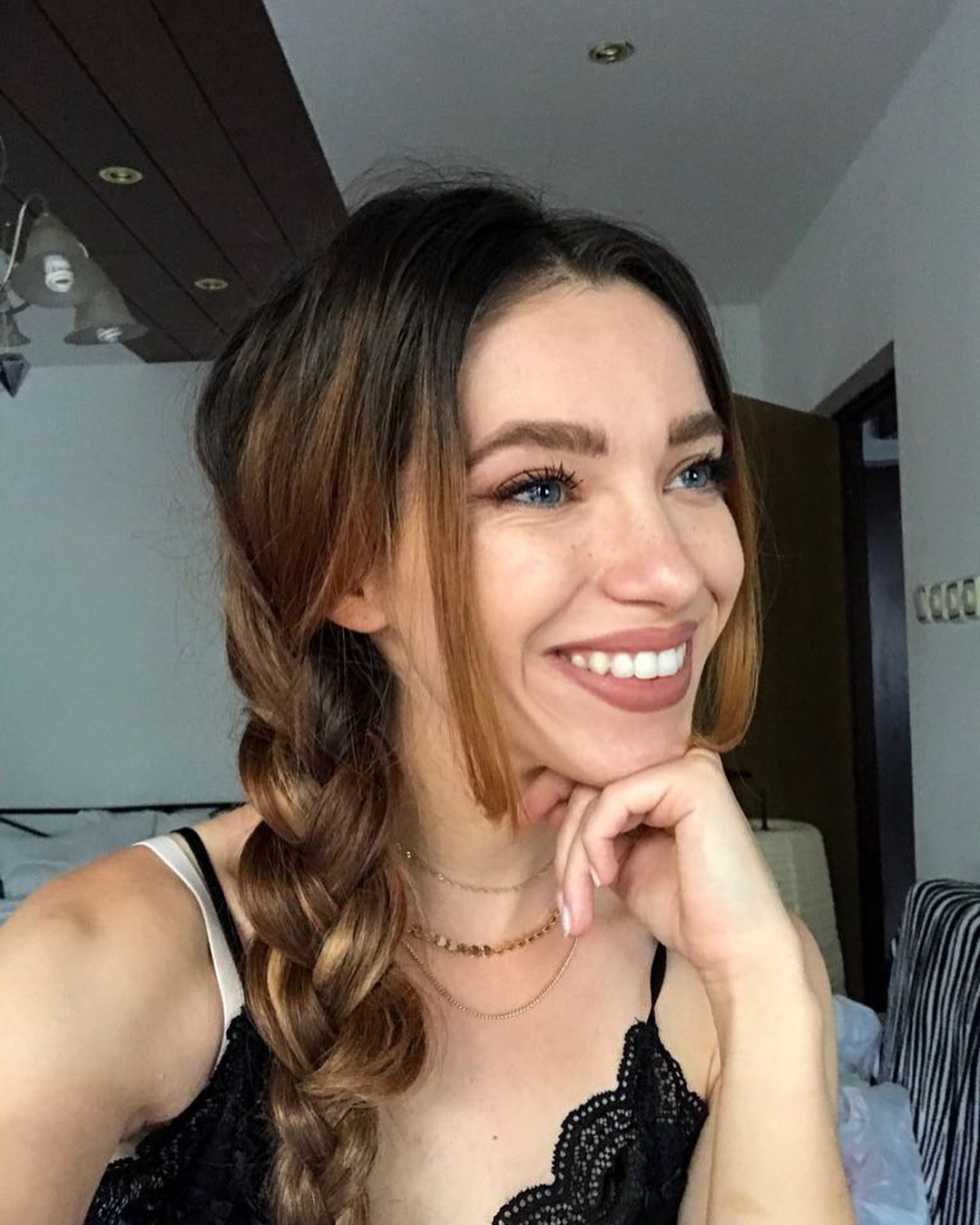 Bo Smiles | Scrolller