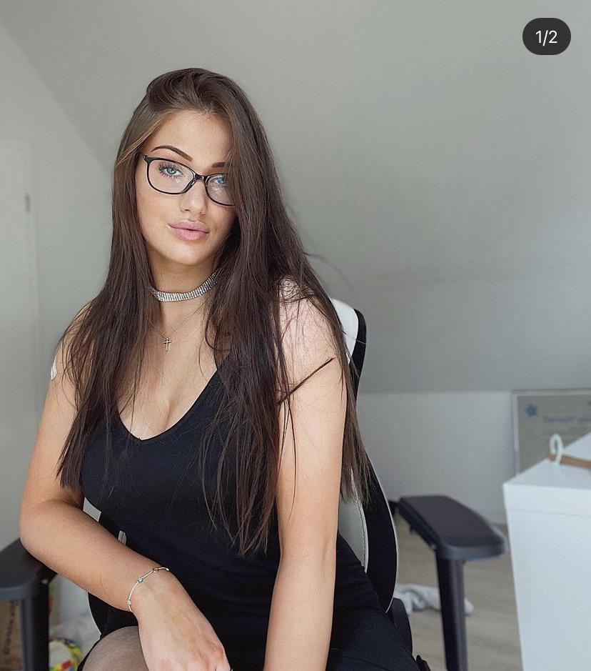 Bock jemand auf Faye zu wichsen | Scrolller