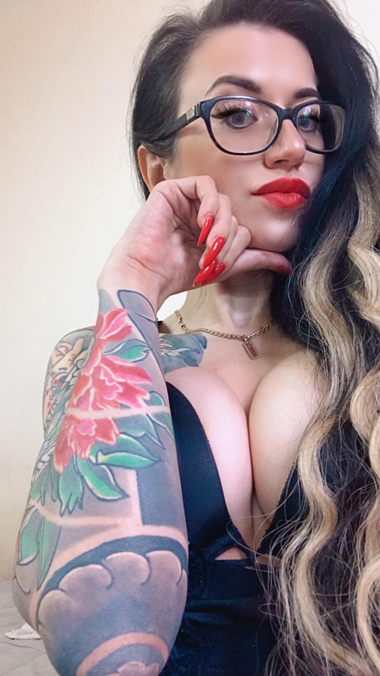 Monday boobs hmmmm | Scrolller