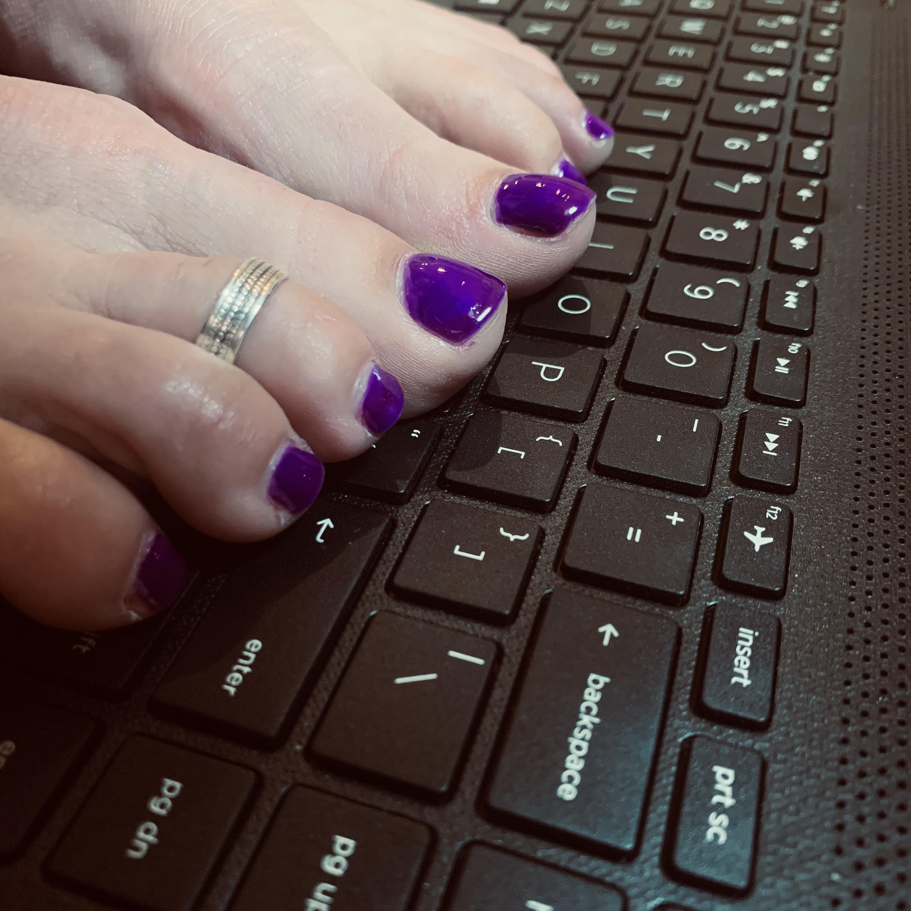 Bored at work… | Scrolller