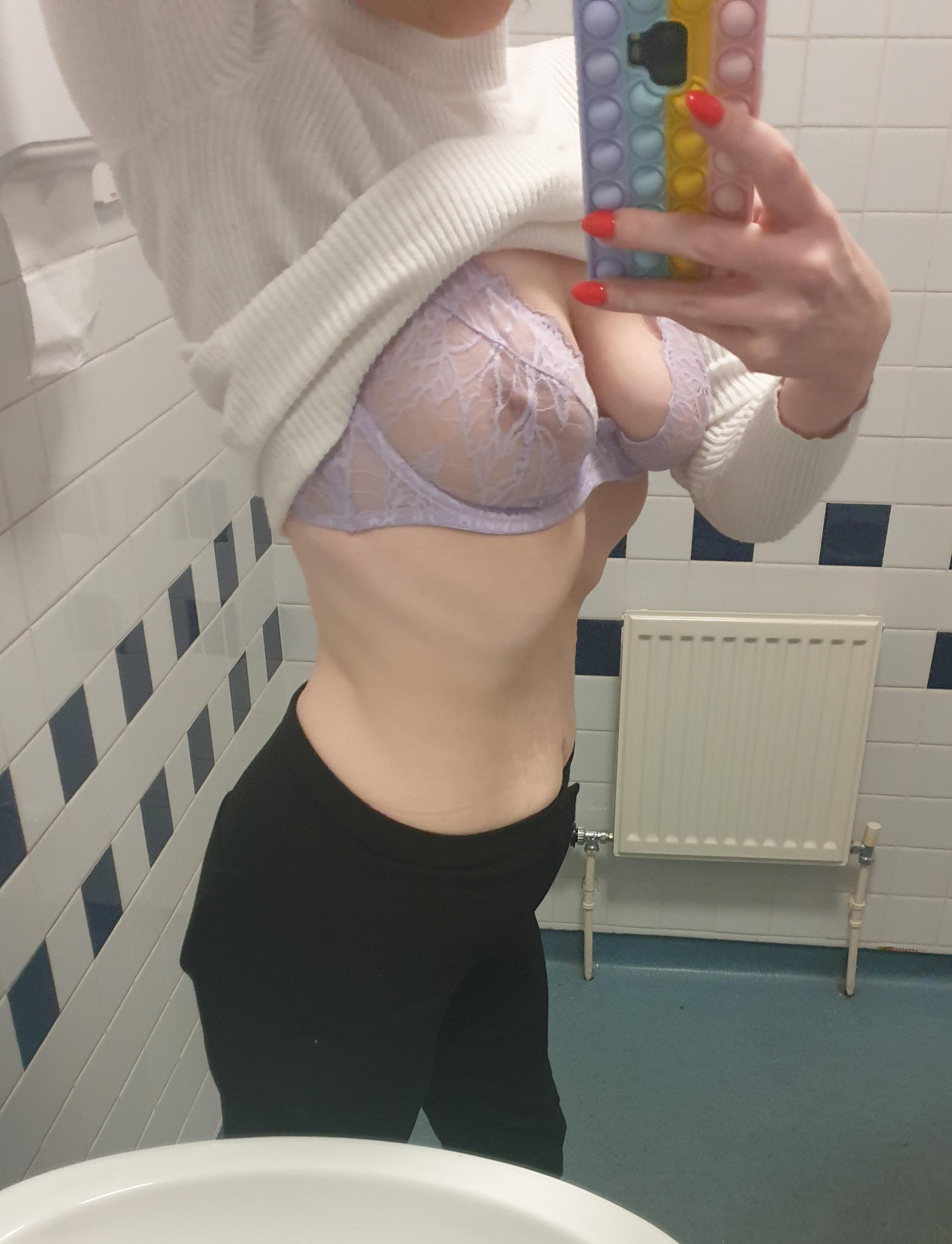 Boredom at work does not a good girl make [F] | Scrolller