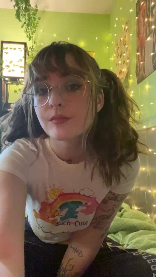 They get kinda heavy, could you hold them for me? | Scrolller